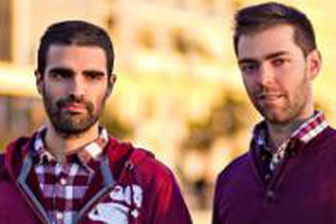 Stelios Petrakis et Petros Douvantzis : Evil Window Dog