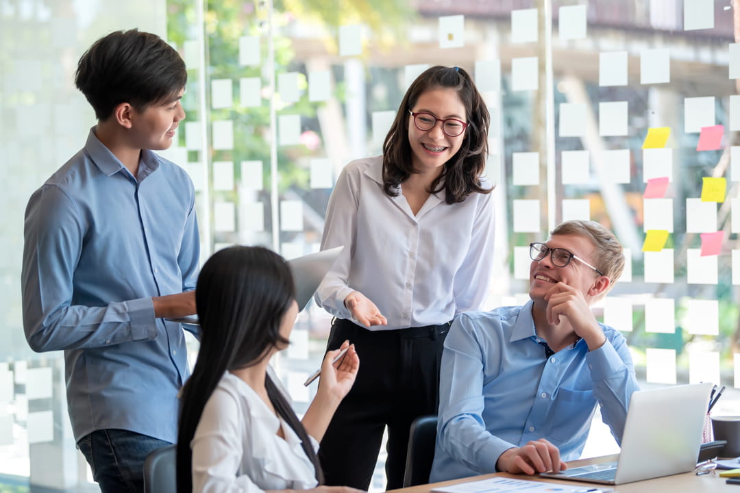 En profiter pour aller discuter avec un collègue