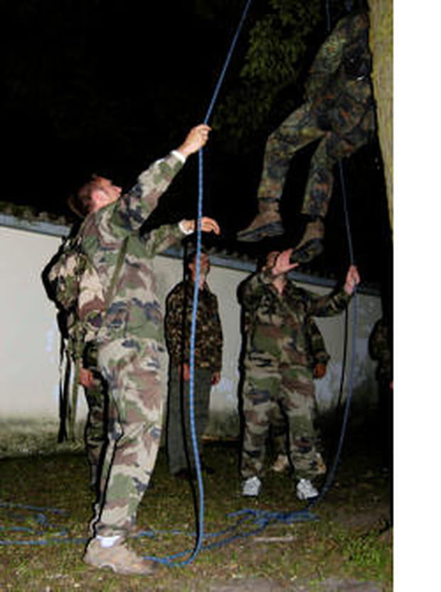 Un parachutiste à récupérer