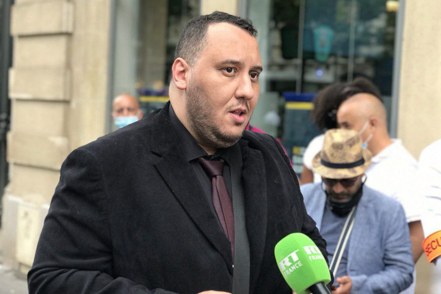 "Anne Hidalgo exclut volontairement les VTC du centre de Paris au profit des taxis"